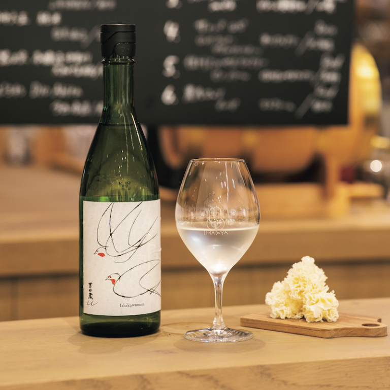 お酒ビギナーでも楽しめる老舗酒屋の角打ち 〈IMADEYA SUMIDA〉 | mina official ミーナ オフィシャルサイト