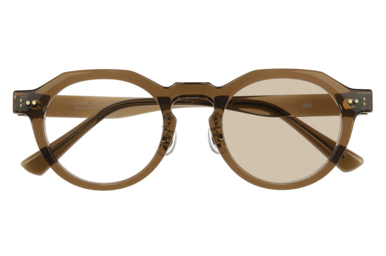 Zoffなら、自分に似合うサングラスが必ず見つかる！ シチュエーション別でかけ比べ 「カラーレンズ」の着こなしテクニック | mina official ミーナ オフィシャルサイト