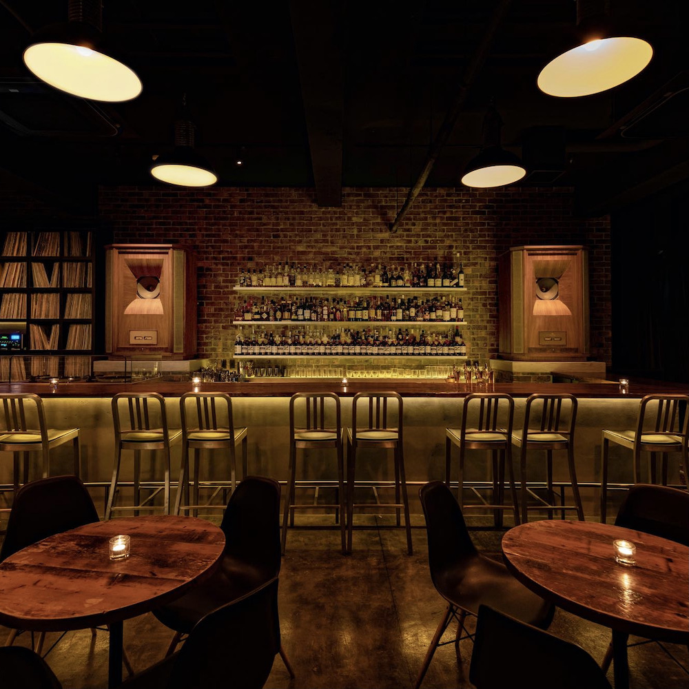 渋谷・＜THE MUSIC BAR-CAVE SHIBUYA-＞で 上質なサウンドとともにお酒をたしなむ夜 | mina official ...